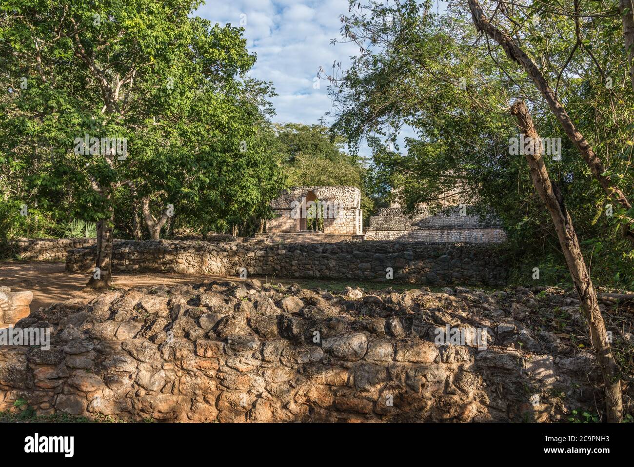 Mayan corbel arch hi-res stock photography and images - Alamy