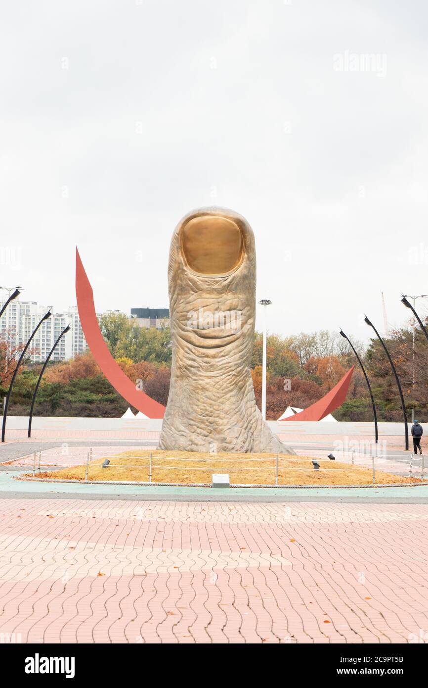 Seoul, South Korea- Nov 11, 2018 : The thumb statue locate at Olympic ...