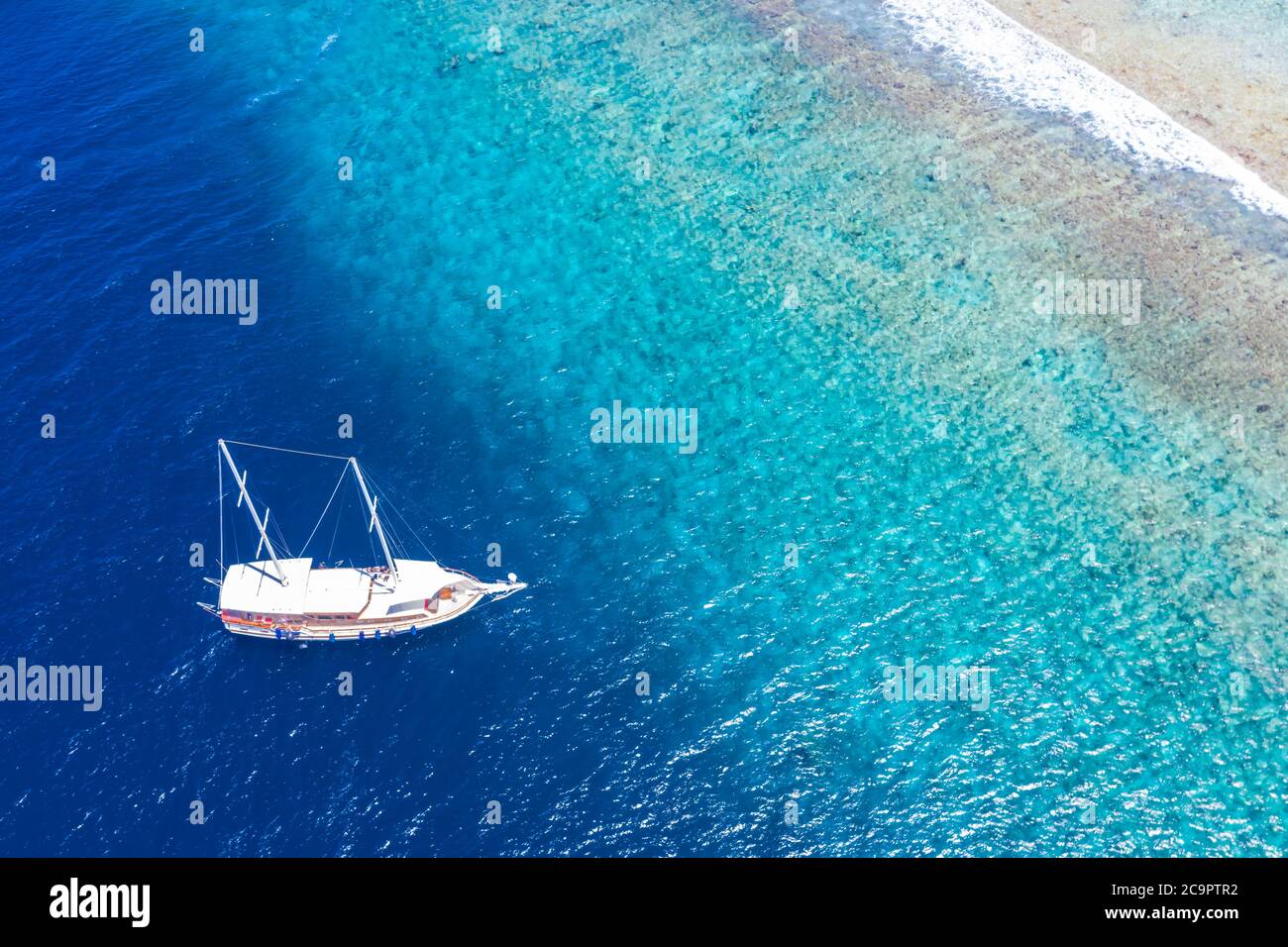 Beautiful turquoise ocean water boat top view aerial photo. Aerial view ...