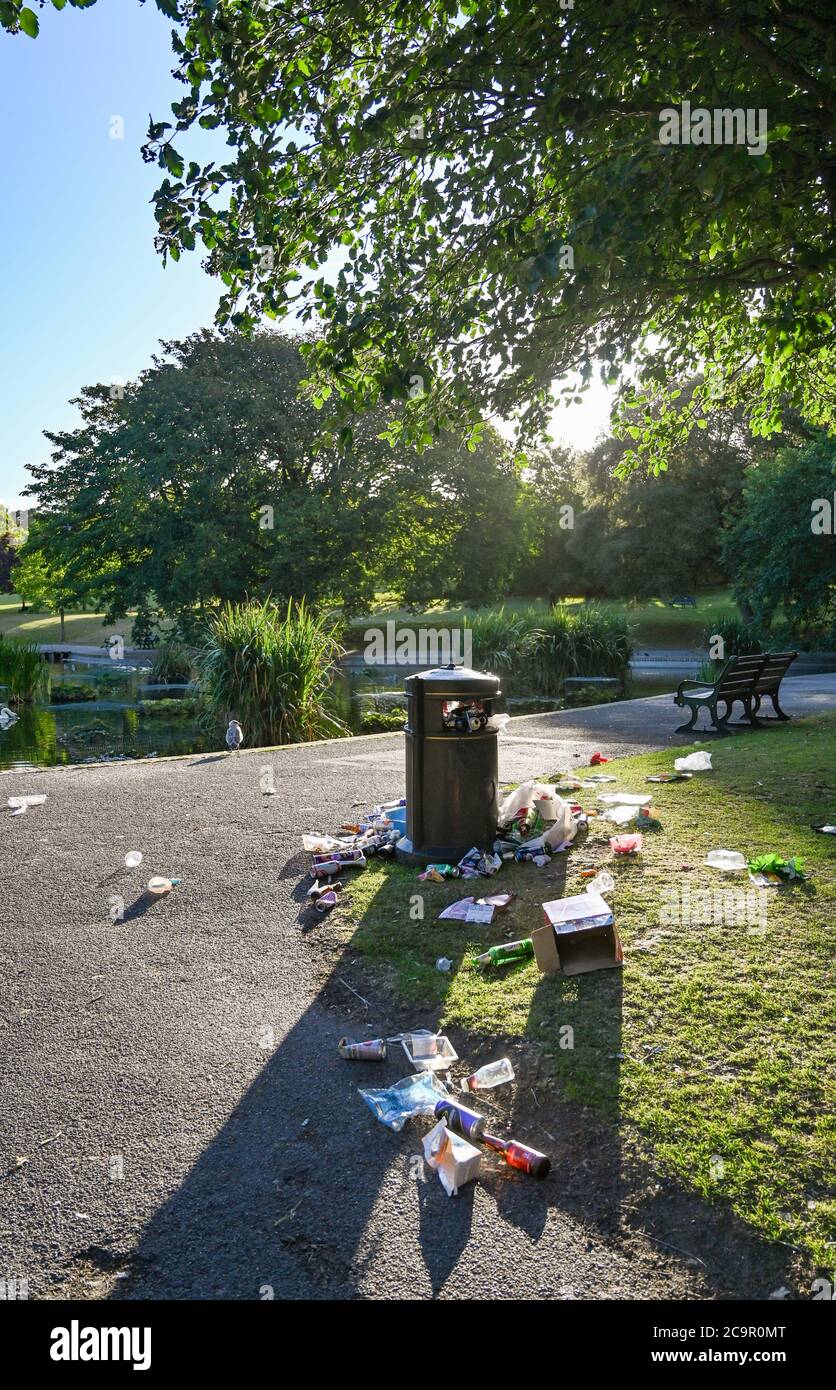Parks litter hi-res stock photography and images - Alamy