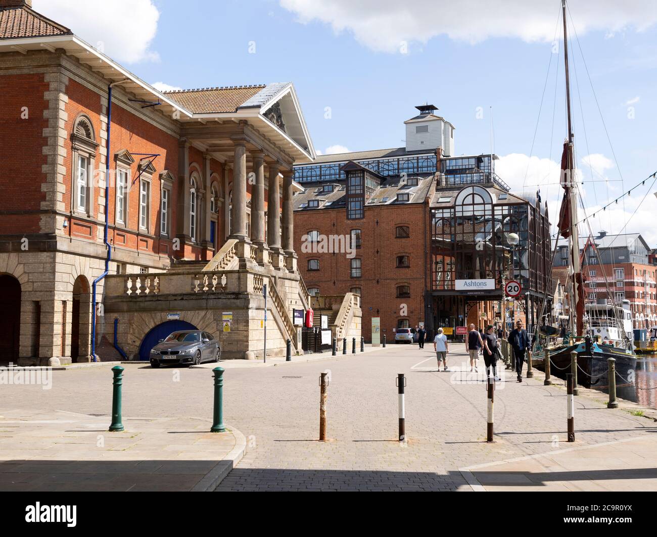 Ipswich waterfront old dock buildings hi-res stock photography and ...