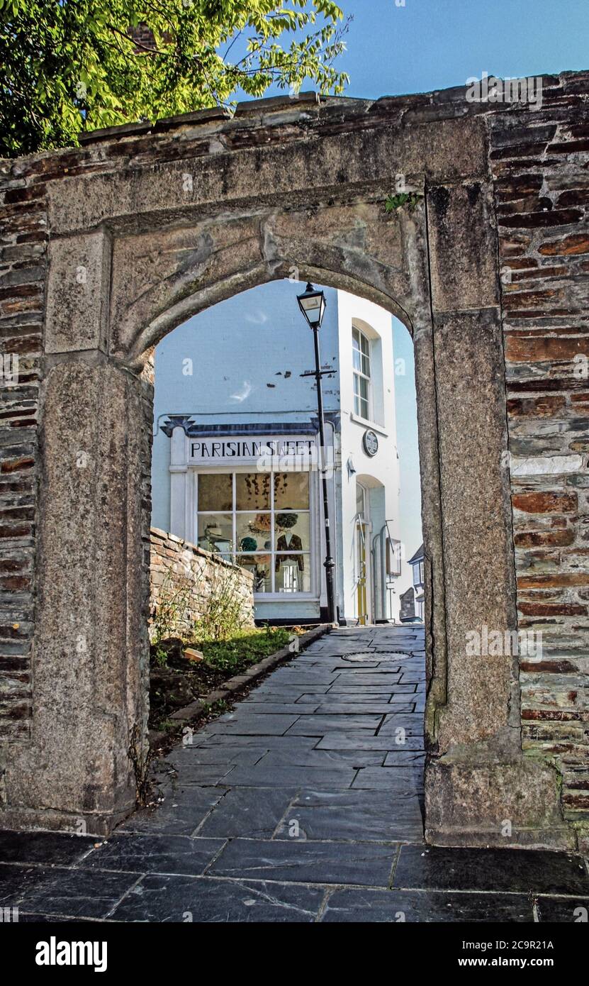 Grade II listed archway in Buckwell Street, Bretonside leading to Looe ...