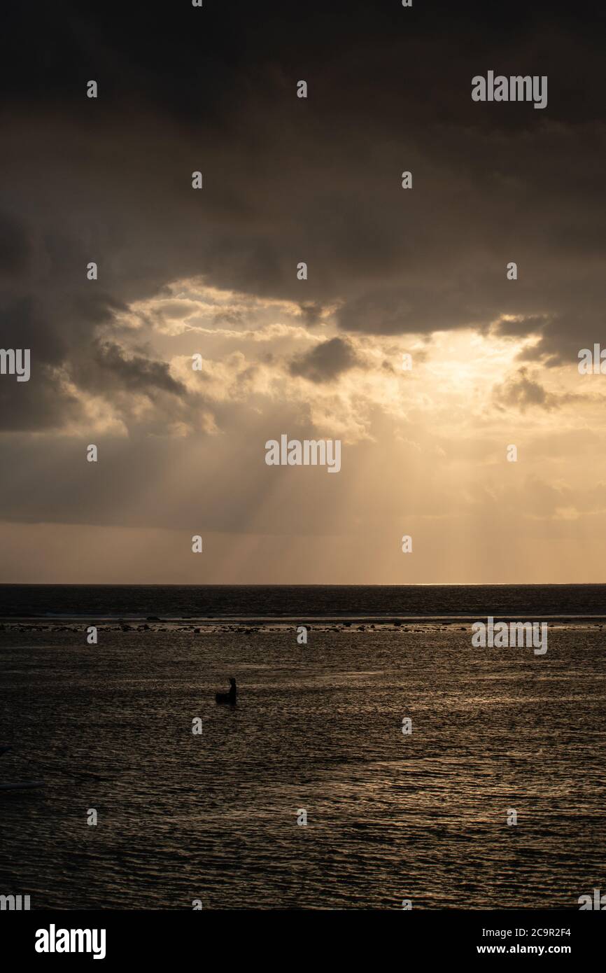 Sunbeam cloud ray sunset beam hi-res stock photography and images - Alamy