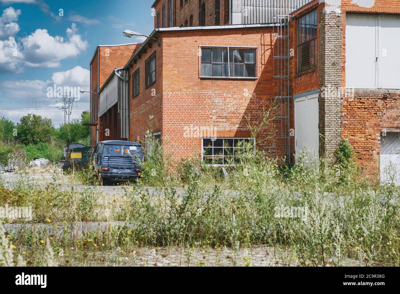 Old industrial brick warehouse building hi-res stock photography and ...