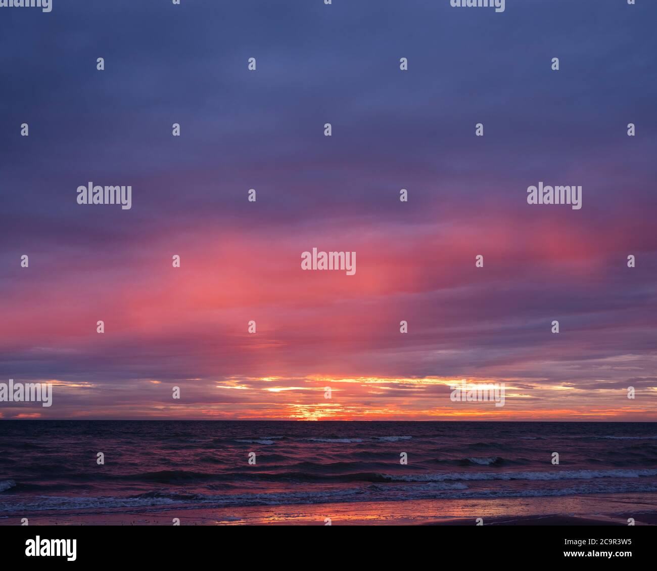 Colorful sunset on beach hi-res stock photography and images - Alamy