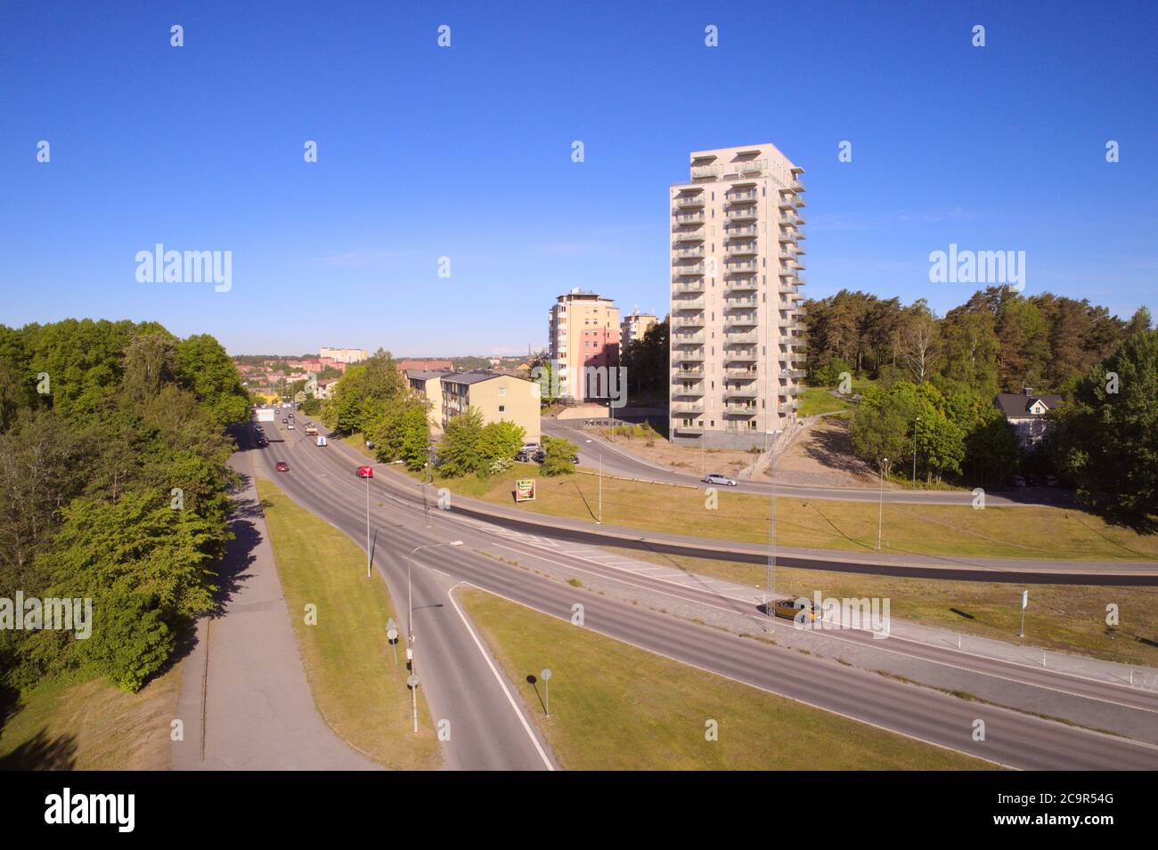 High rise building road and road hi-res stock photography and images ...