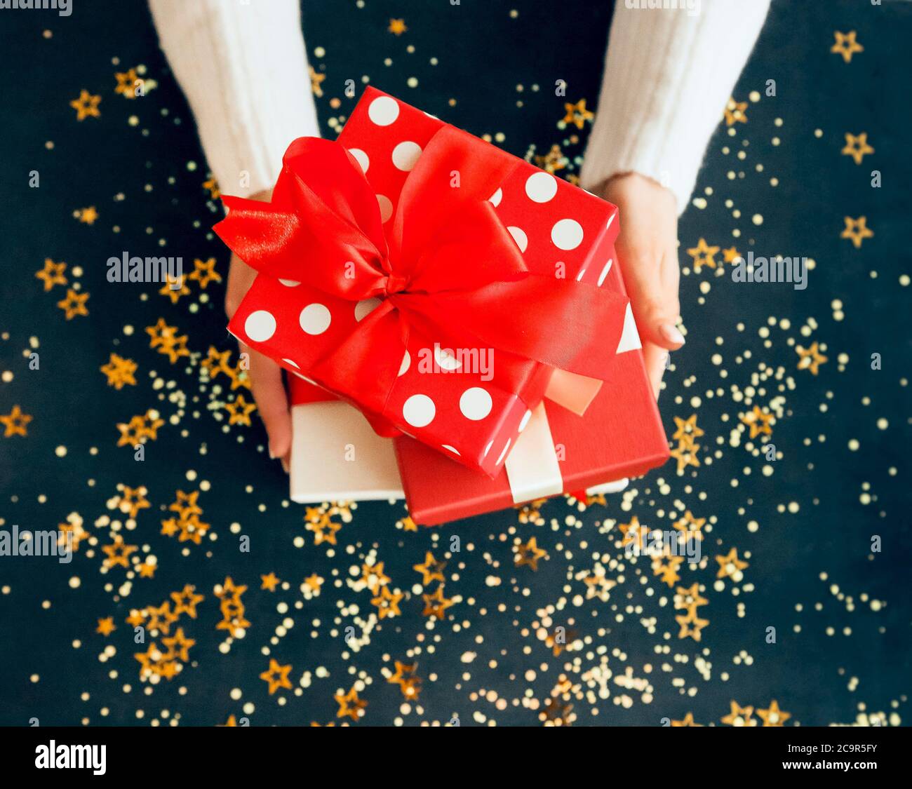 Navy ribbon on box hi-res stock photography and images - Alamy