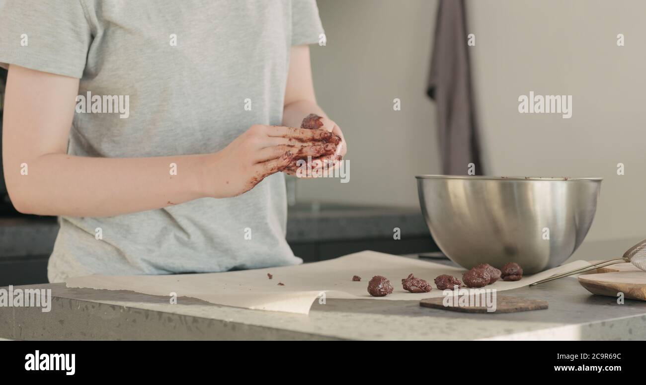 Young woman making chocolate hi-res stock photography and images - Alamy