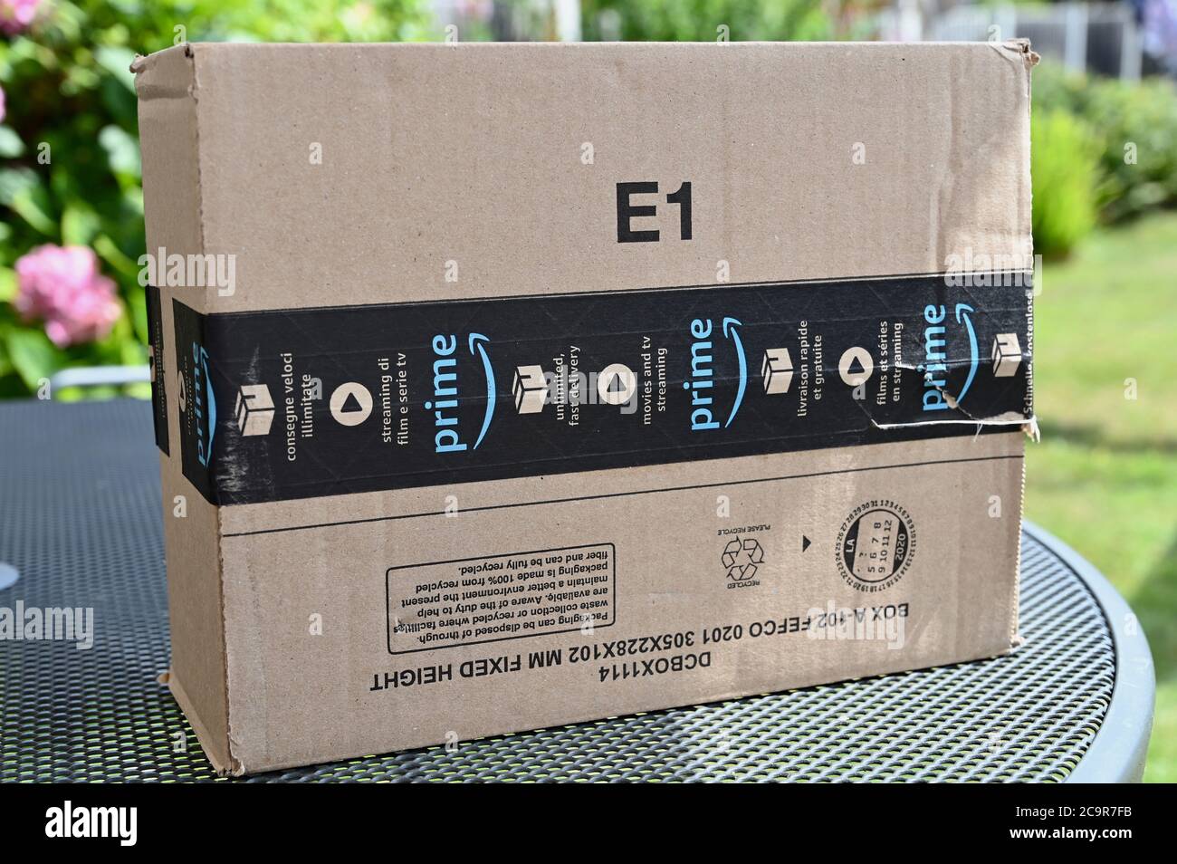 Delivered package hi-res stock photography and images - Alamy