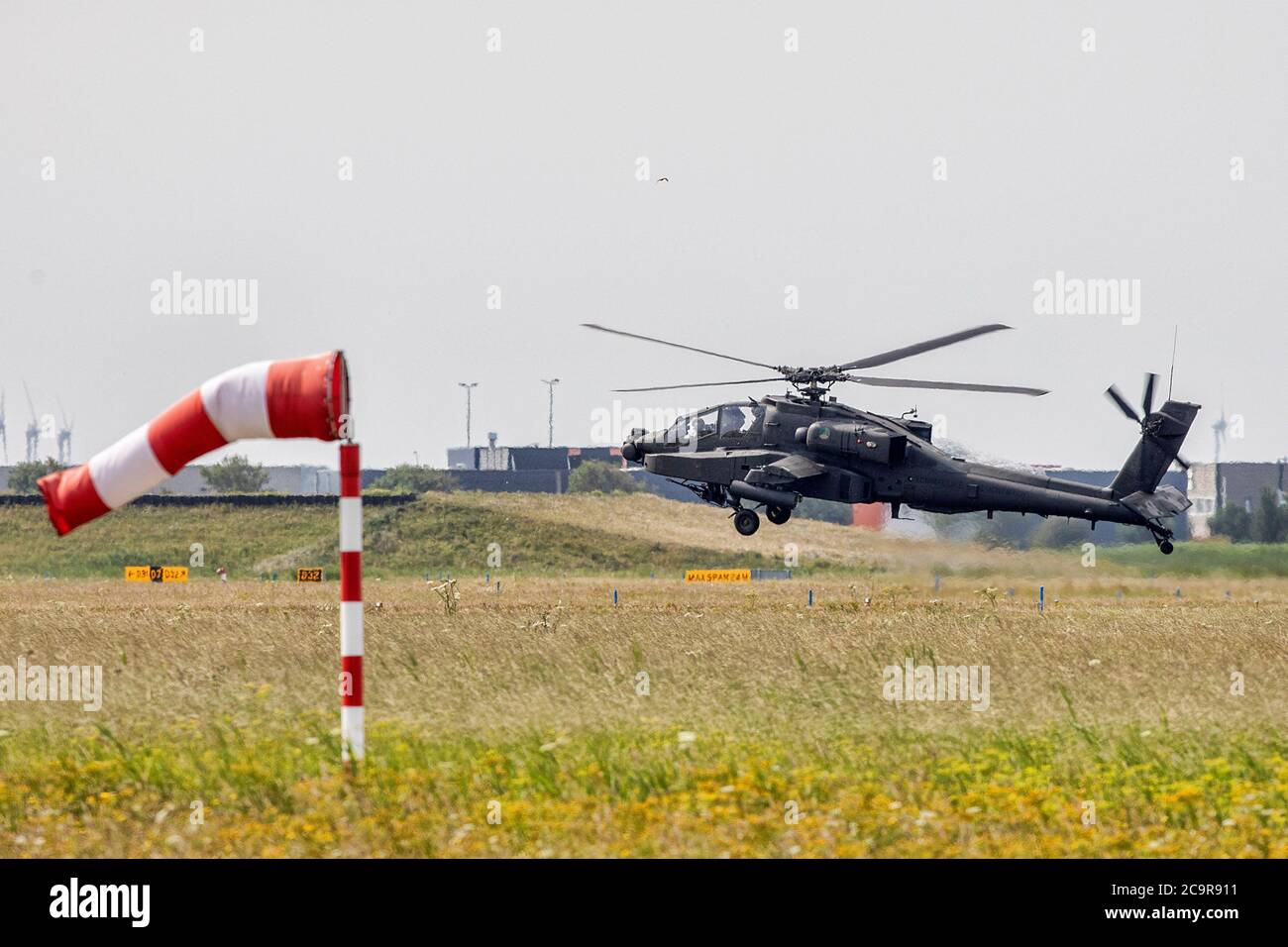 Missing man formation hi-res stock photography and images - Alamy