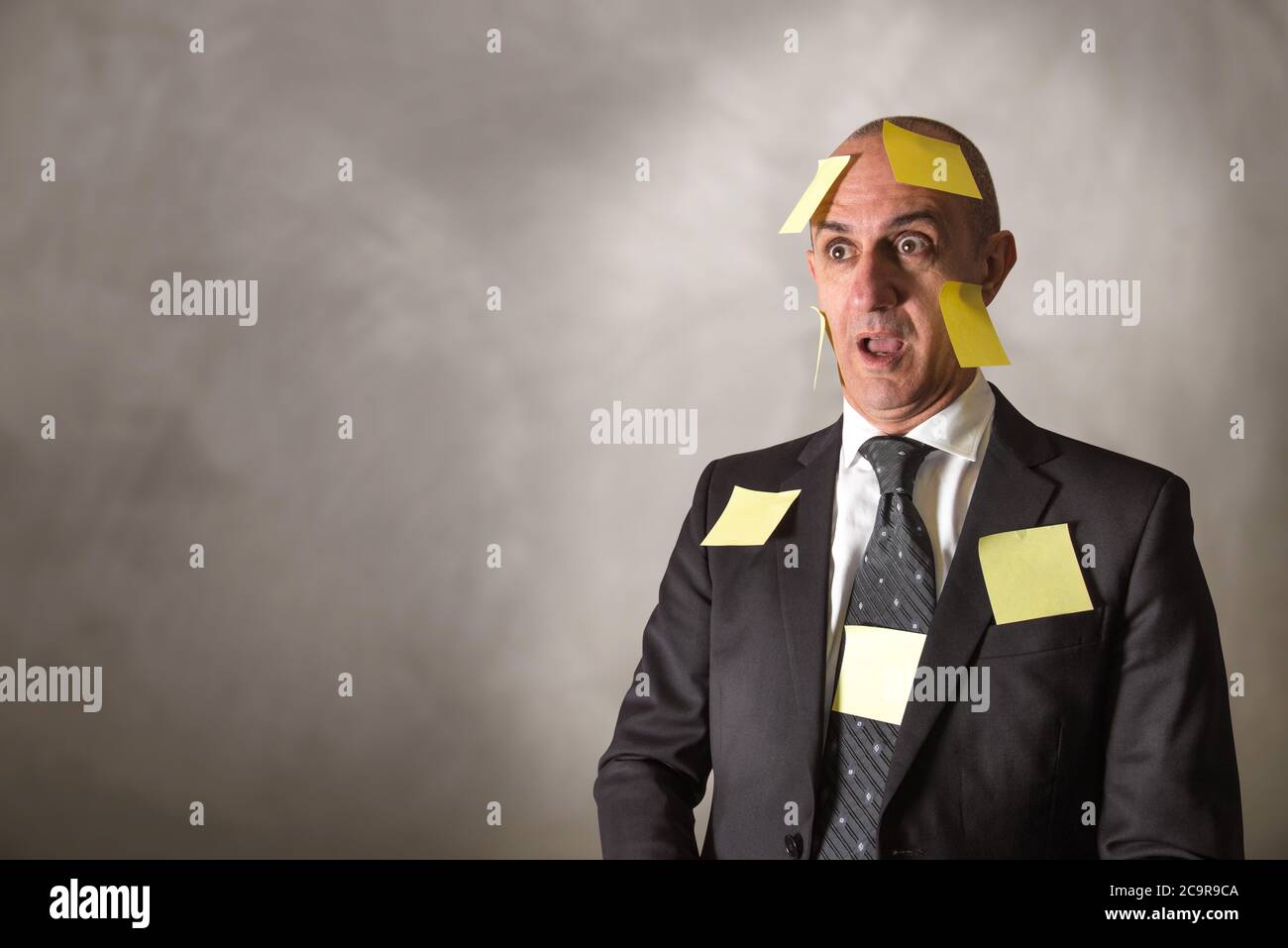 Stressed businessman with post-it head Stock Photo - Alamy