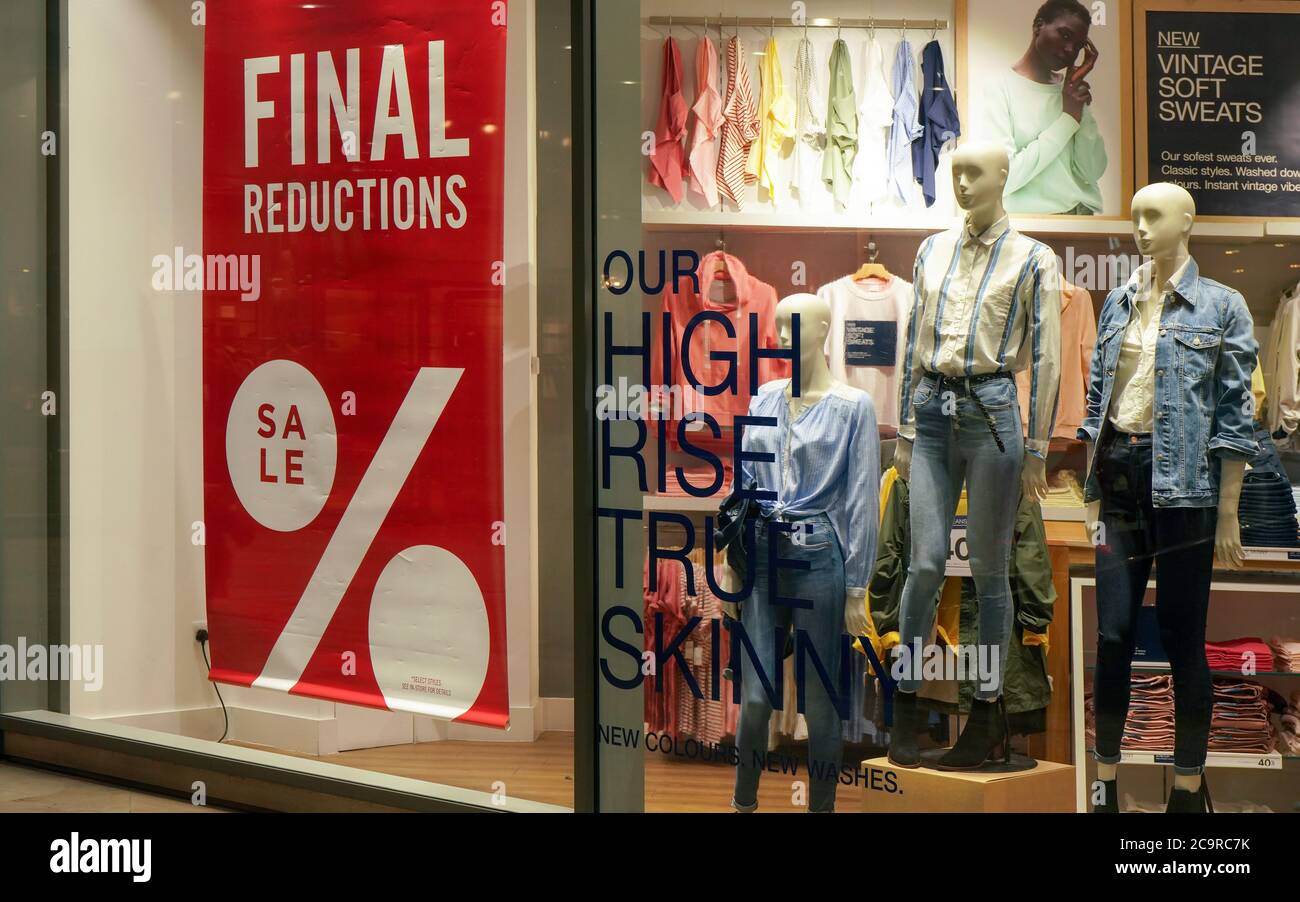 Final reduction hi-res stock photography and images - Alamy