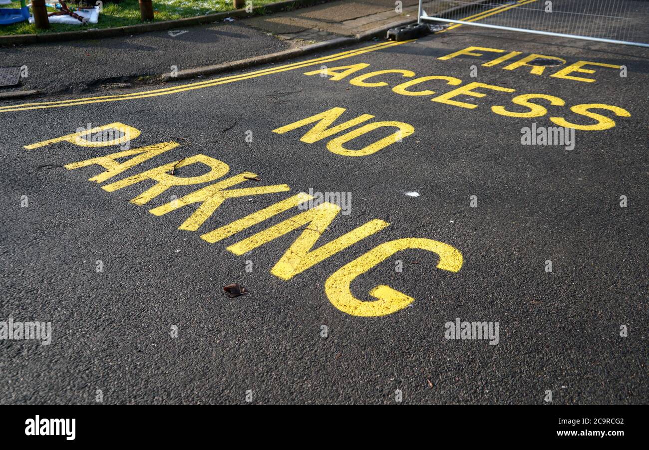 Yellow keep clear road sign hi-res stock photography and images - Alamy