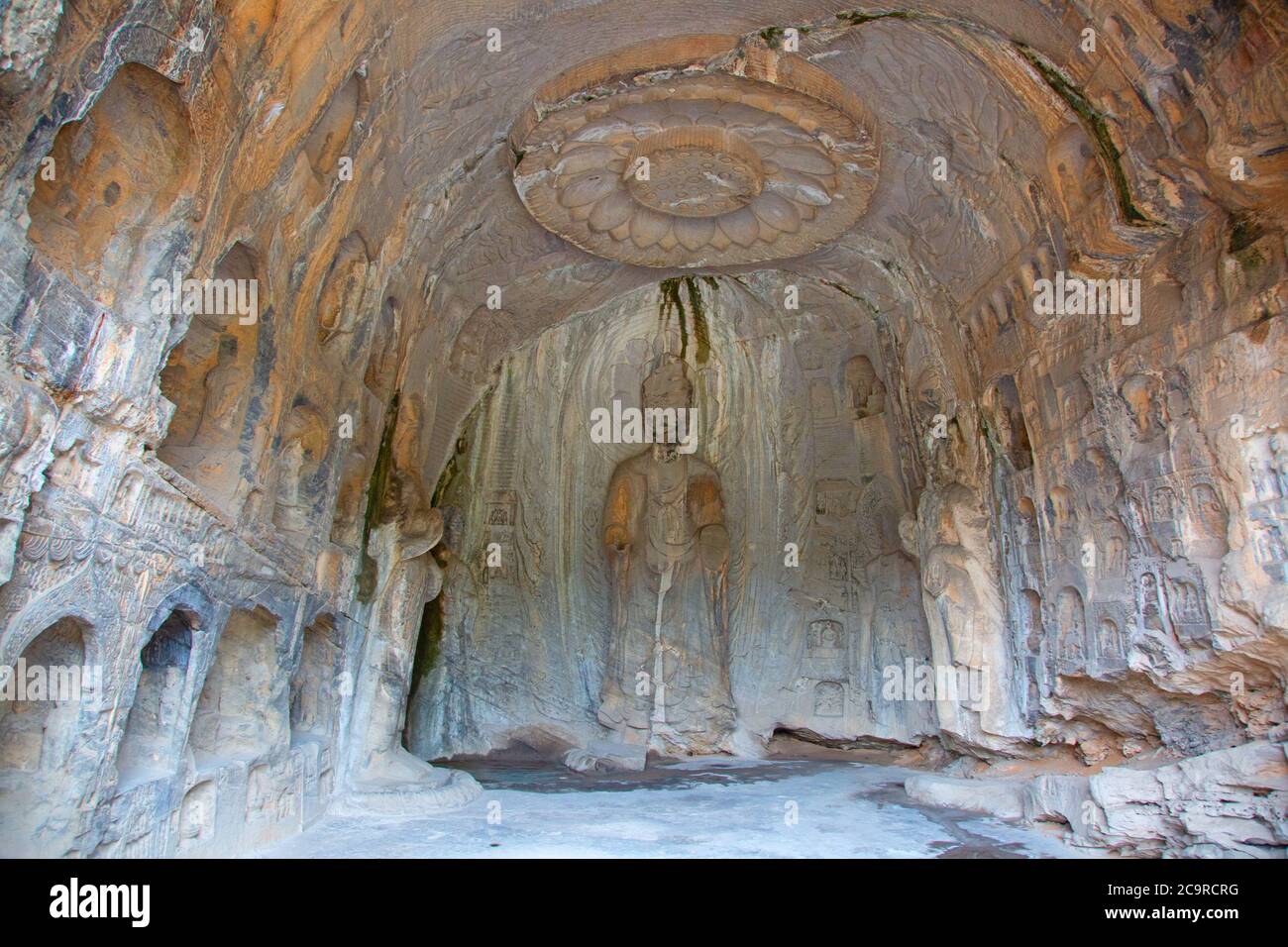 Famous Longmen Grottoes (statues of Buddha and Bodhisattvas carved in ...