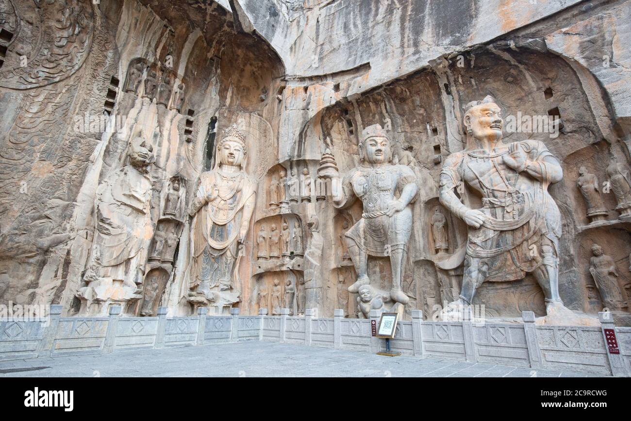 Famous Longmen Grottoes (statues of Buddha and Bodhisattvas carved in ...