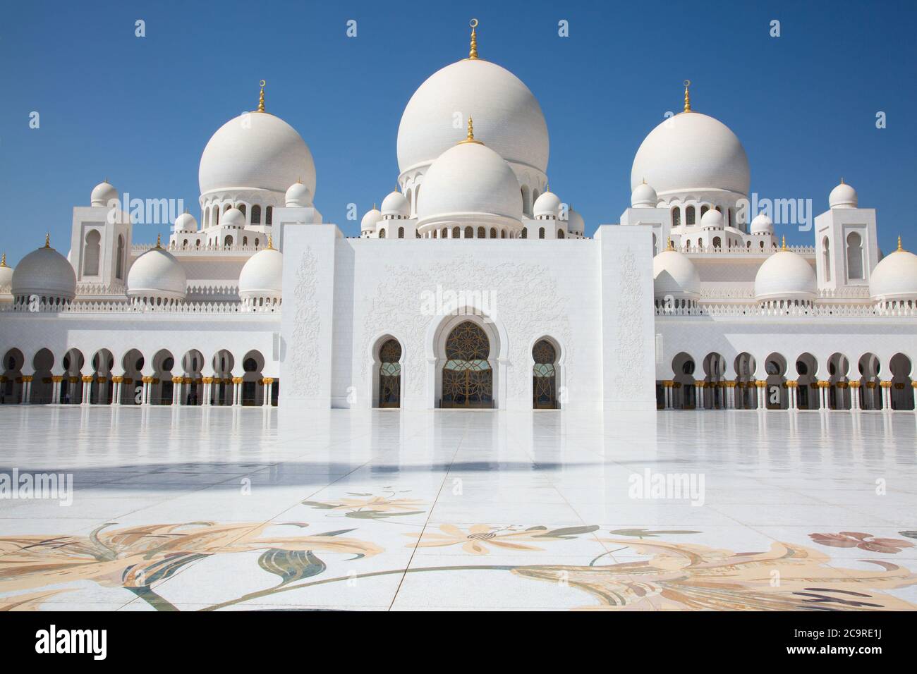 Famous Sheikh Zayed mosque in Abu Dhabi, United Arab Emirates Stock ...