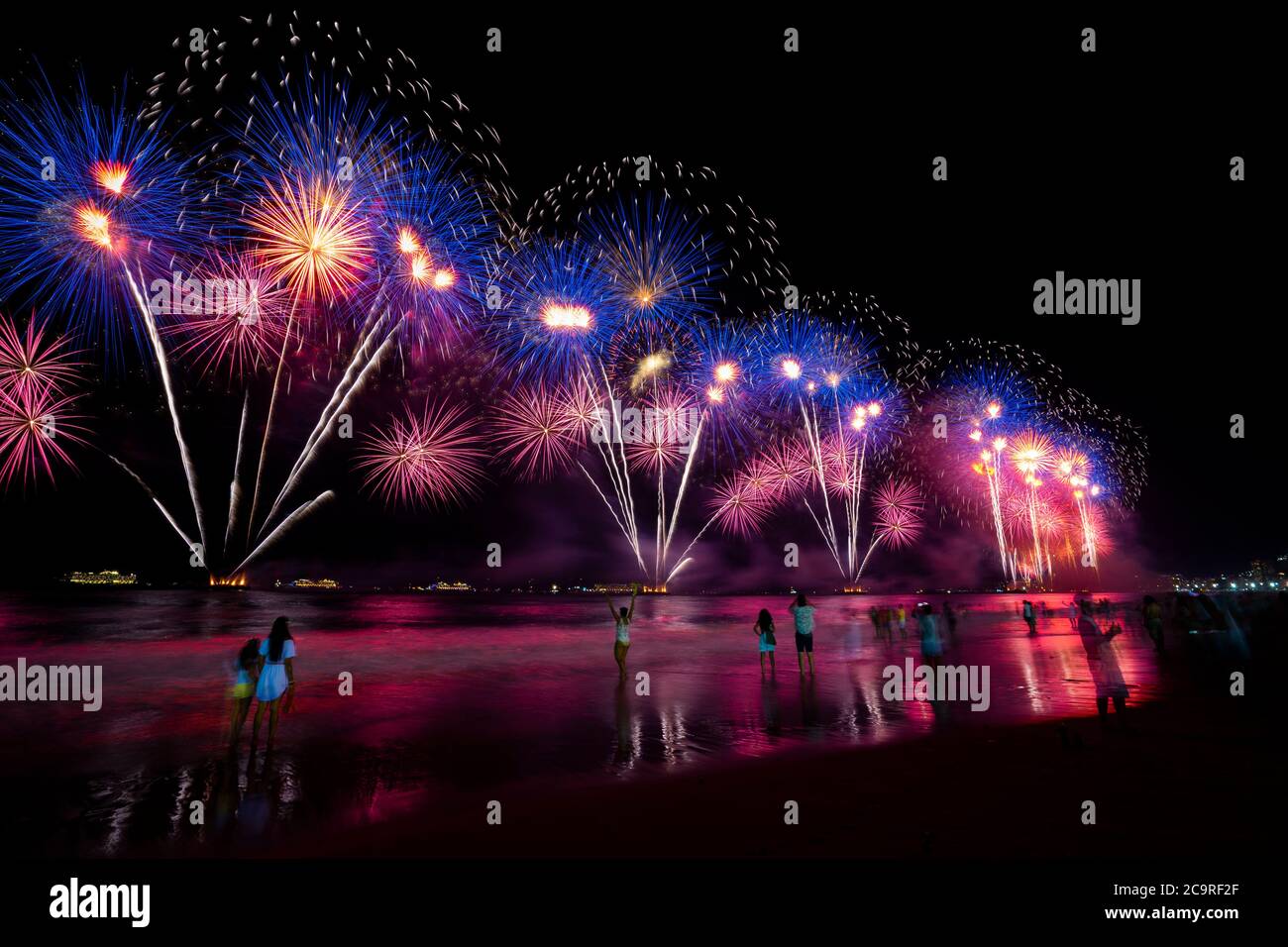 Spectacular fireworks greets the 2020 New Year in Copacabana beach, Rio ...
