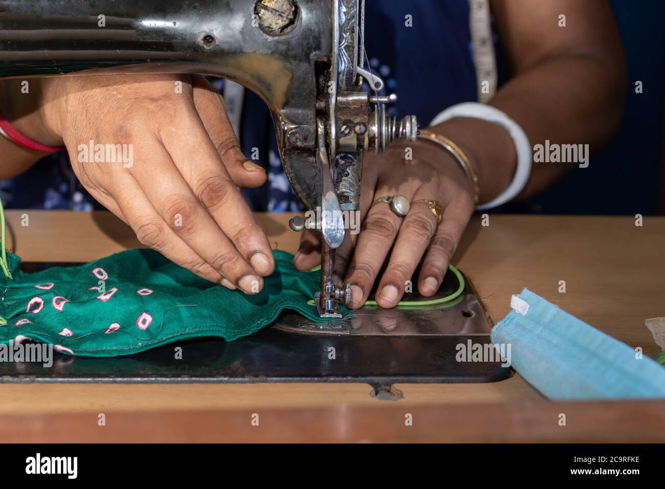 Diy mask ppe hi-res stock photography and images - Alamy