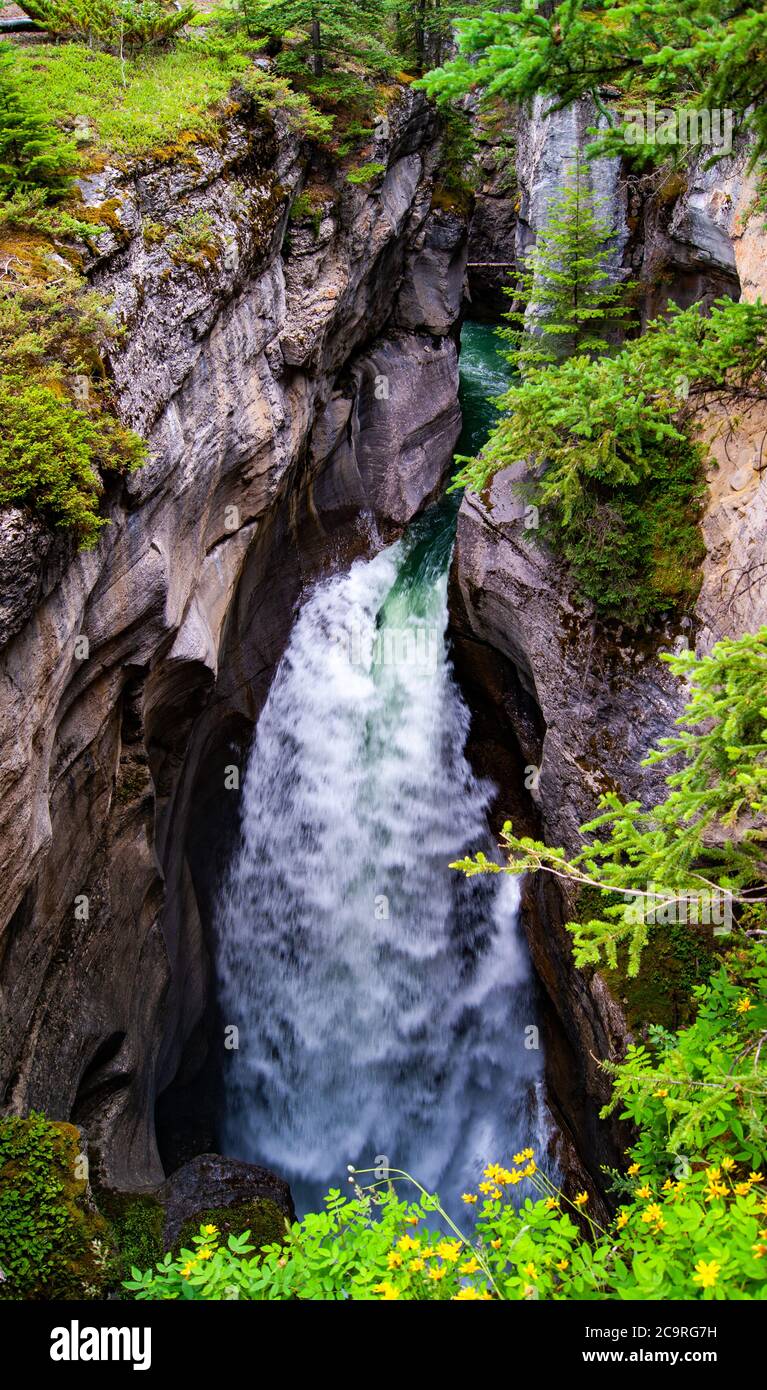 Waterfalls flow through rocks hi-res stock photography and images - Alamy