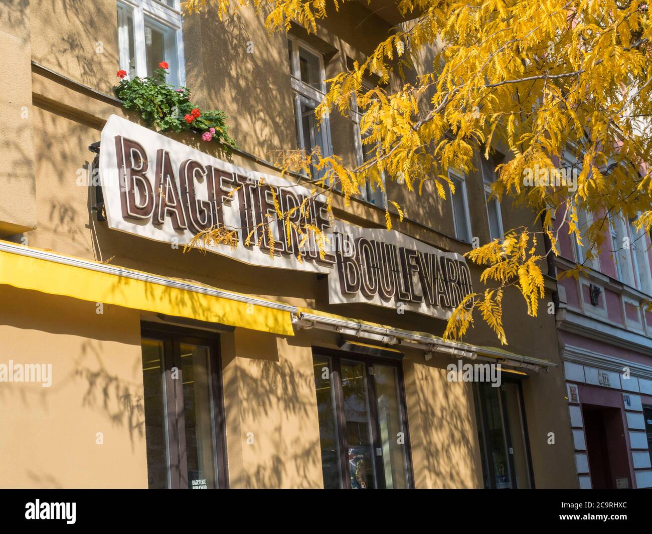 Rowan tree cafe hi-res stock photography and images - Alamy