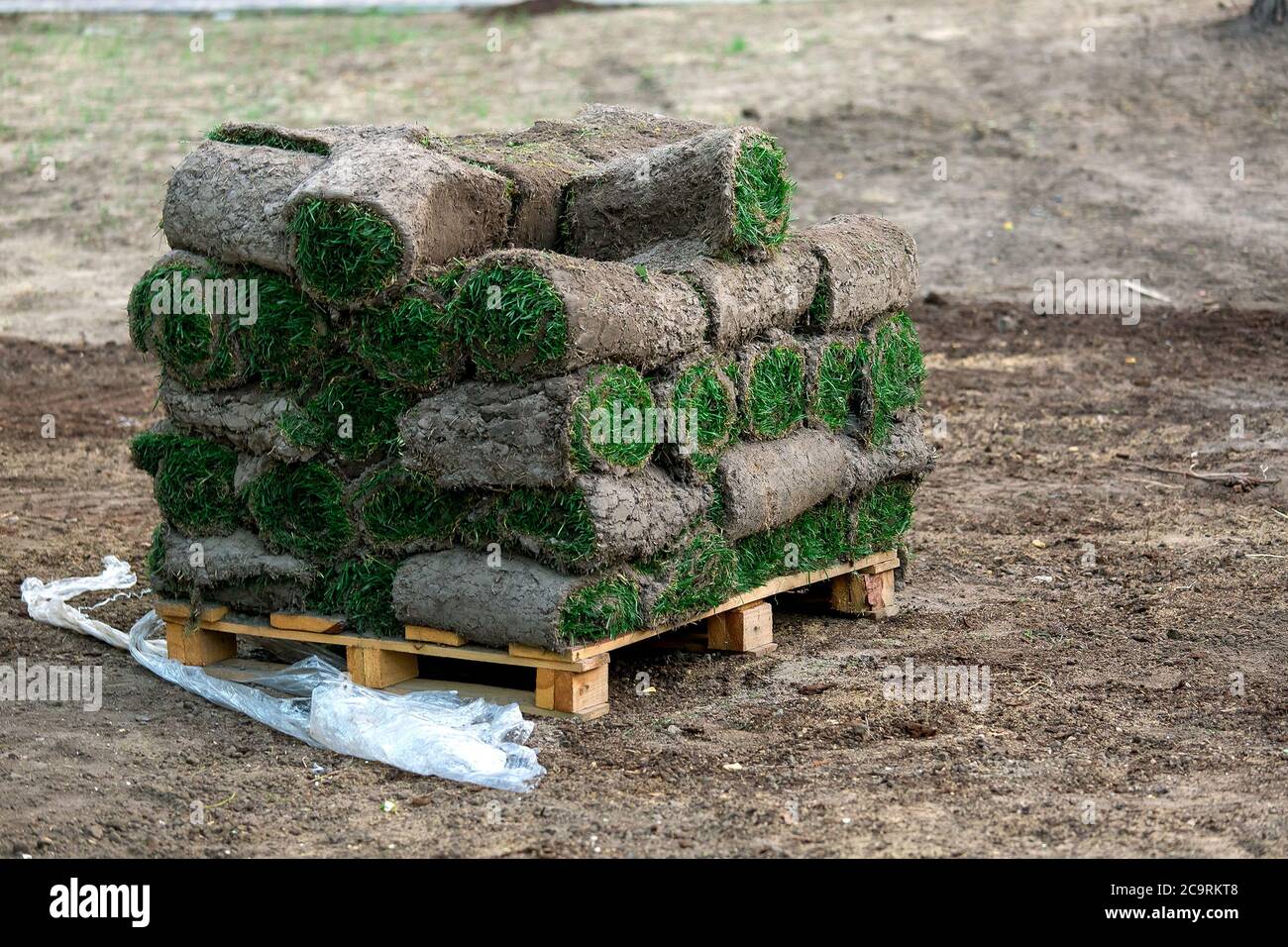Turf on pallet hi-res stock photography and images - Alamy