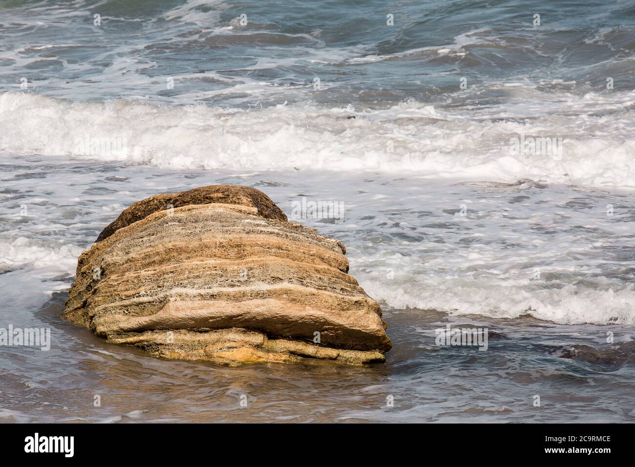Foamy sea waves washing white hi-res stock photography and images - Alamy