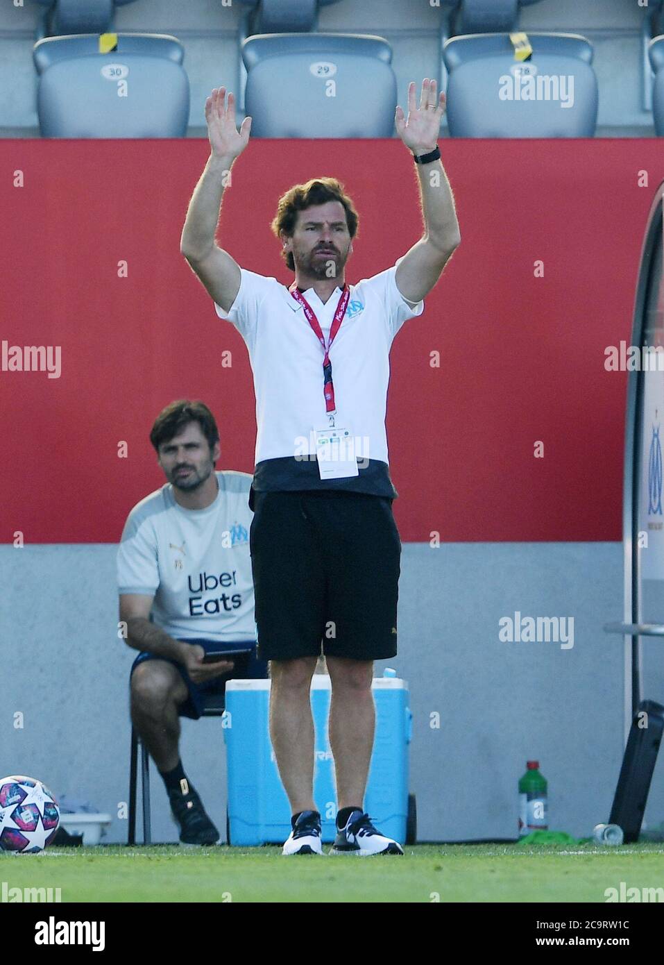 coach Andre Villas-Boas (Olympique Marseille), gesture, gives ...