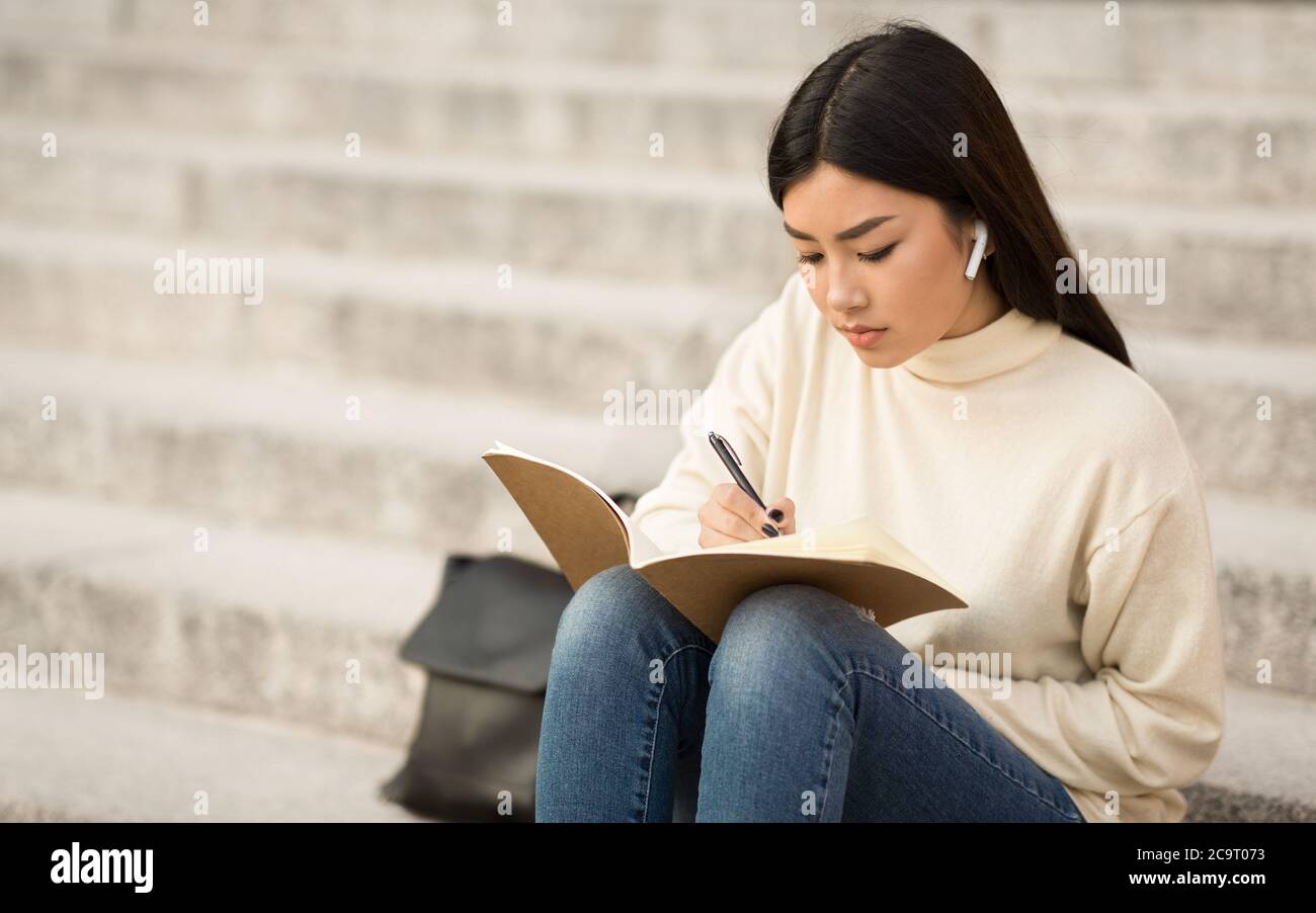 Girl writing book outdoor hi-res stock photography and images - Alamy