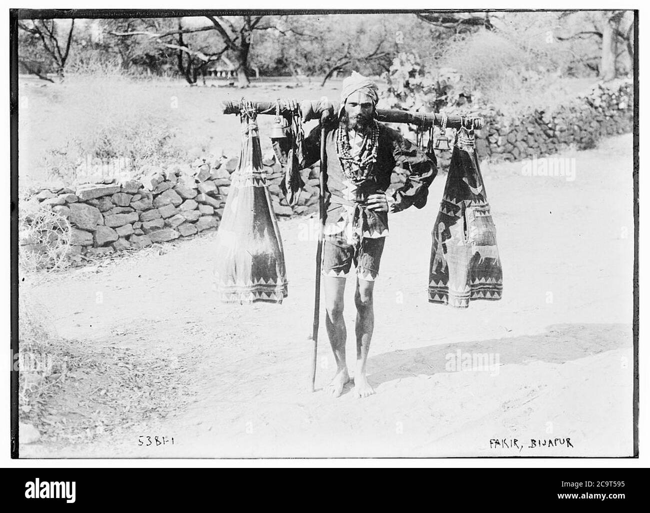 Portrait of an indian fakir hi-res stock photography and images - Alamy
