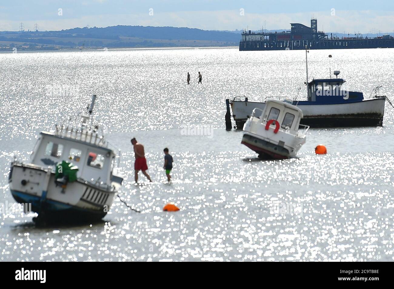Hot weather southend beach hi-res stock photography and images - Alamy