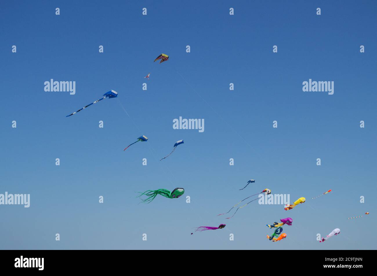Different shapes of kites hi-res stock photography and images - Alamy