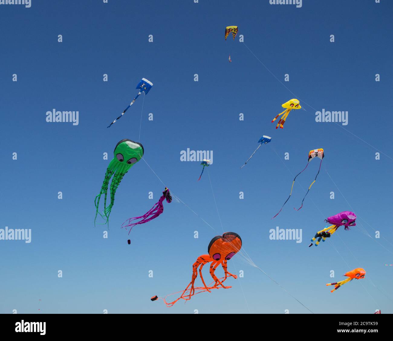 Different shapes of kites hi-res stock photography and images - Alamy