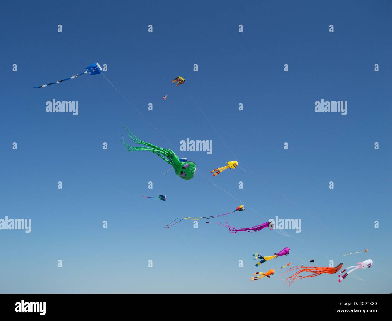 Different shapes of kites hi-res stock photography and images - Alamy
