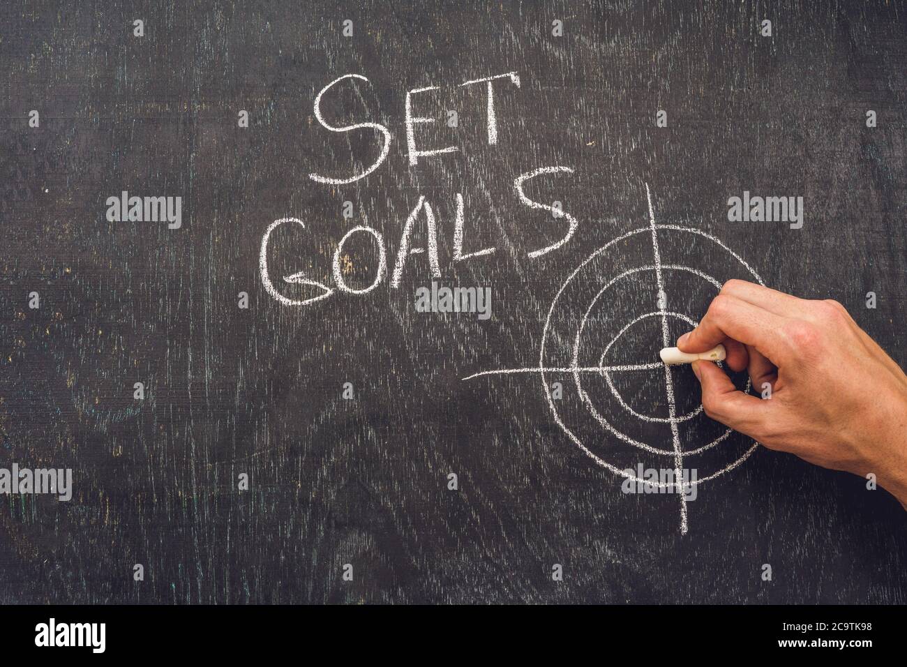 Hand writing Set Goals topic on chalkboard Stock Photo - Alamy