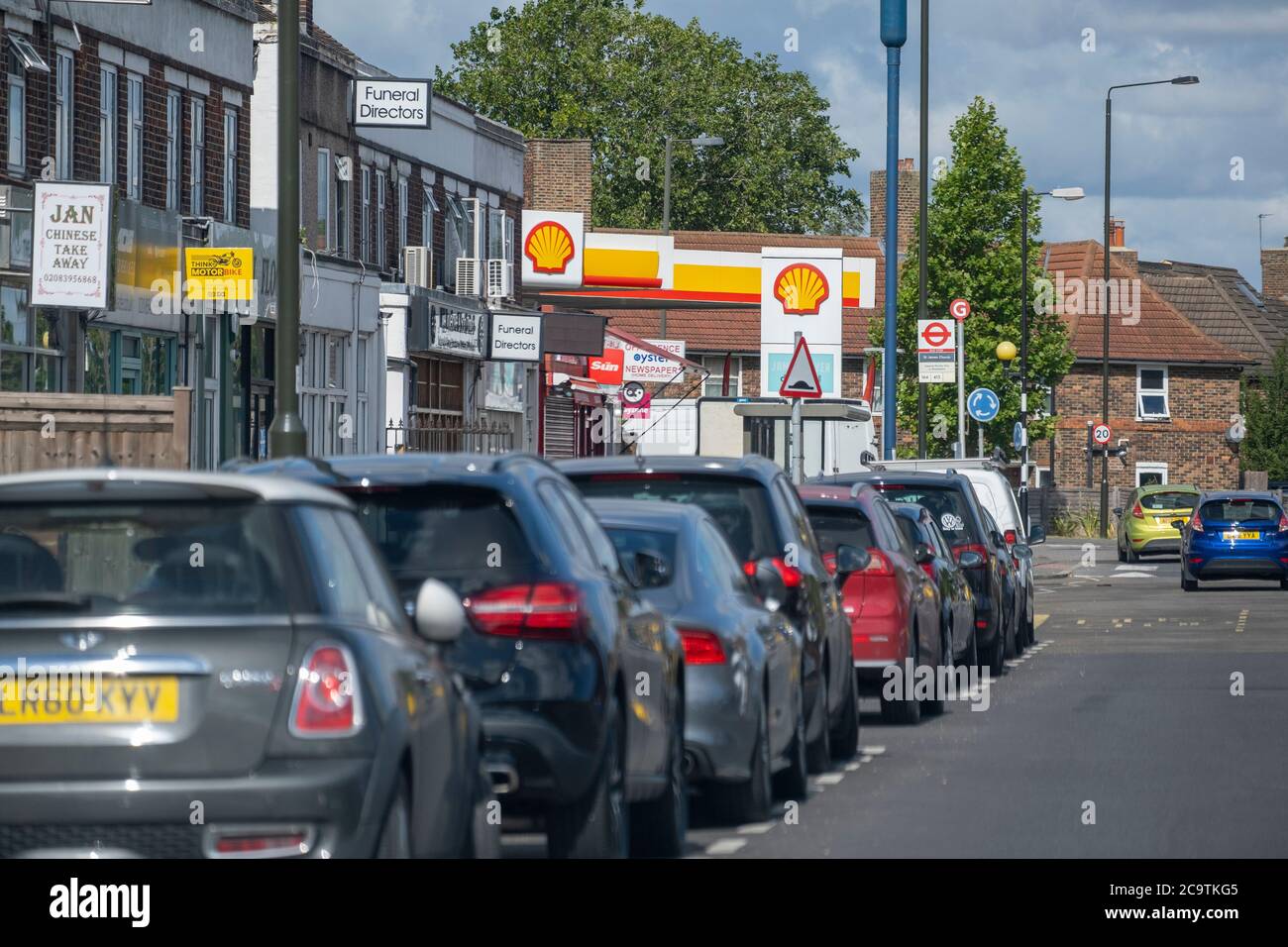 Shell petrol filling station uk hi-res stock photography and images - Alamy