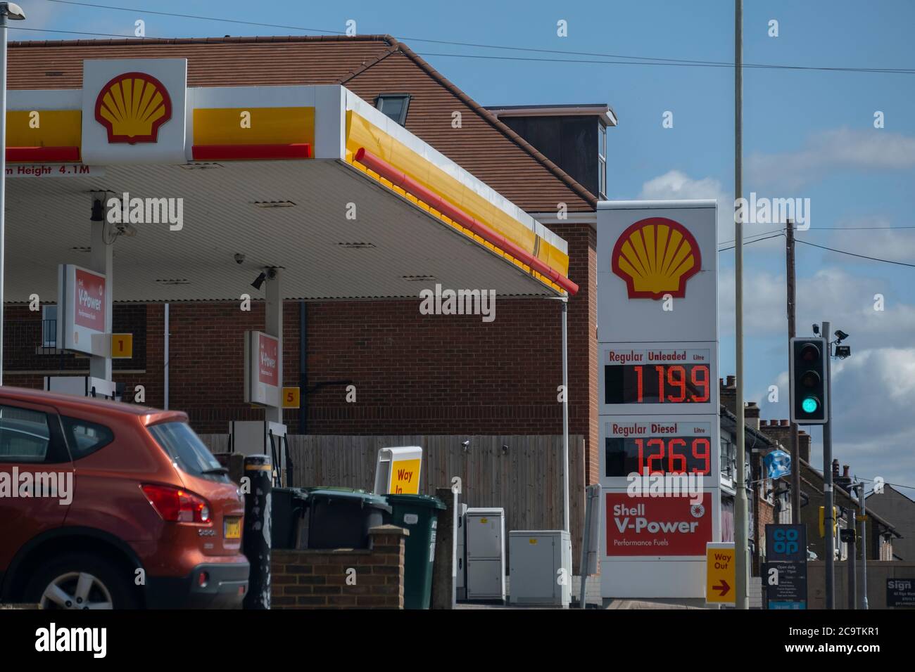 Shell livery hi-res stock photography and images - Alamy
