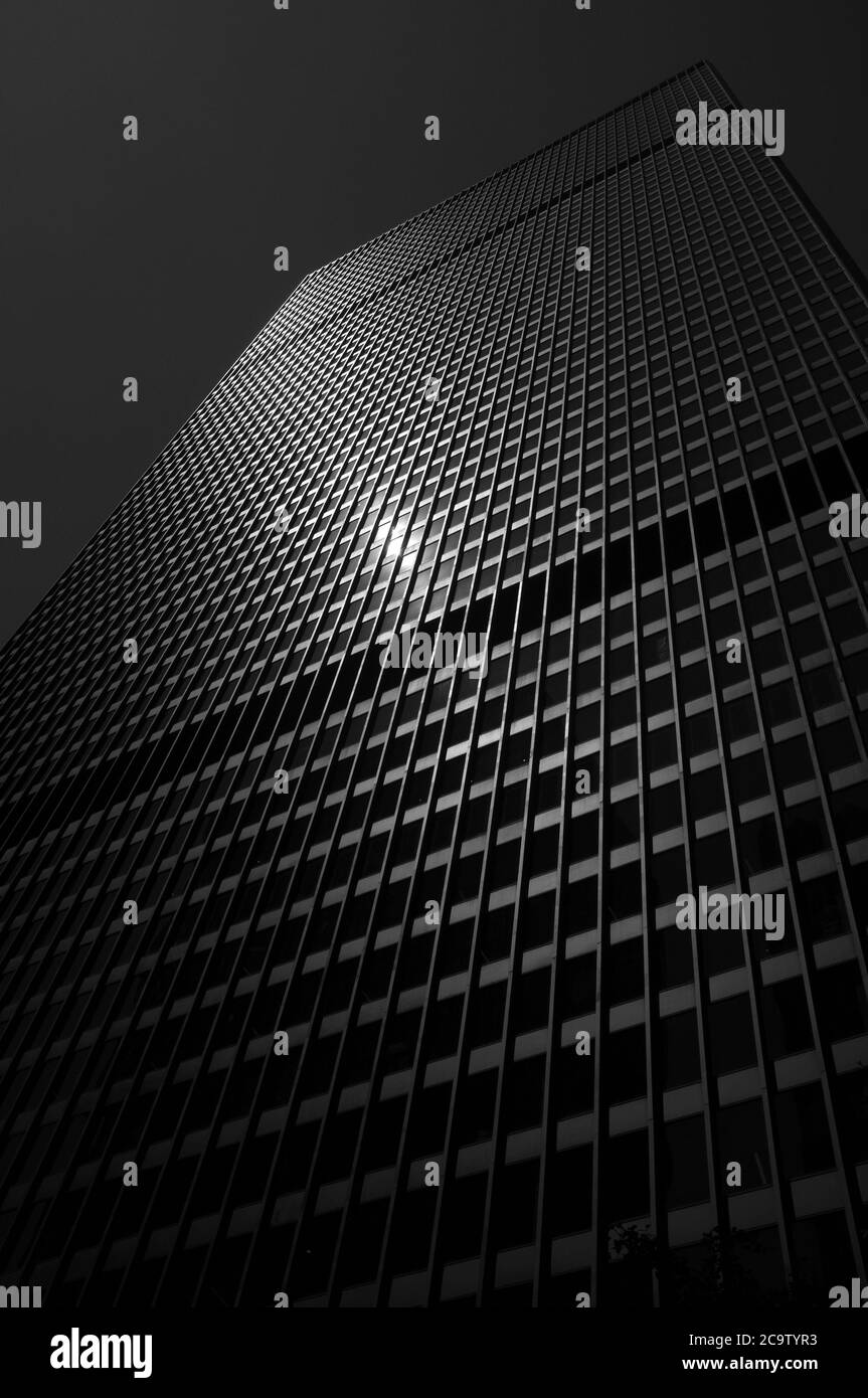 Vertical view of a skyscraper in Toronto Stock Photo - Alamy