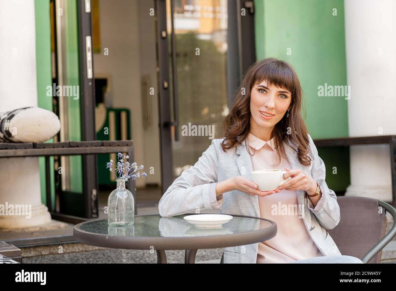 Women in a cafe hi-res stock photography and images - Alamy