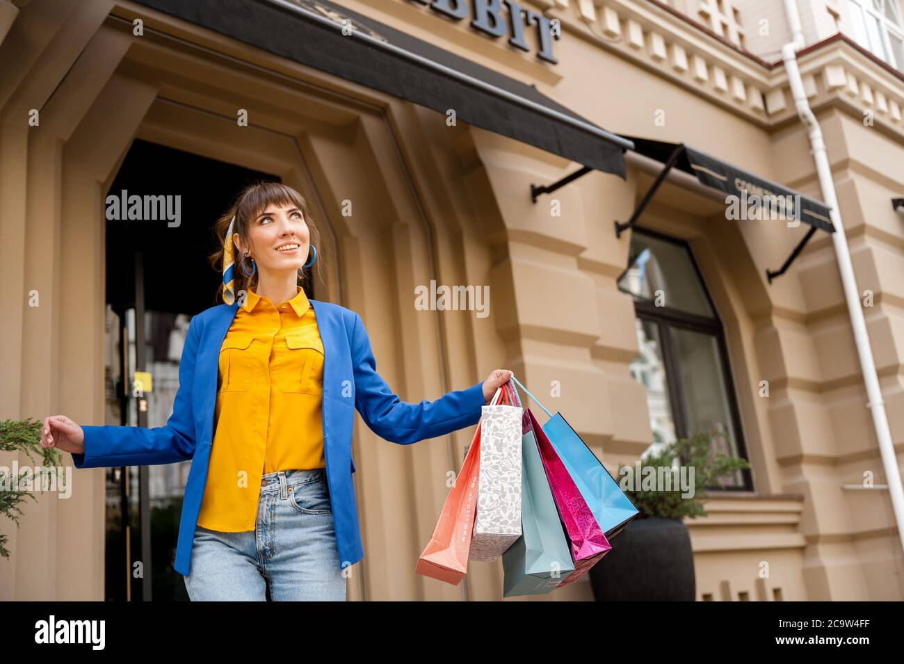 happy attractive african shopper in shopping mall Stock Photo - Alamy