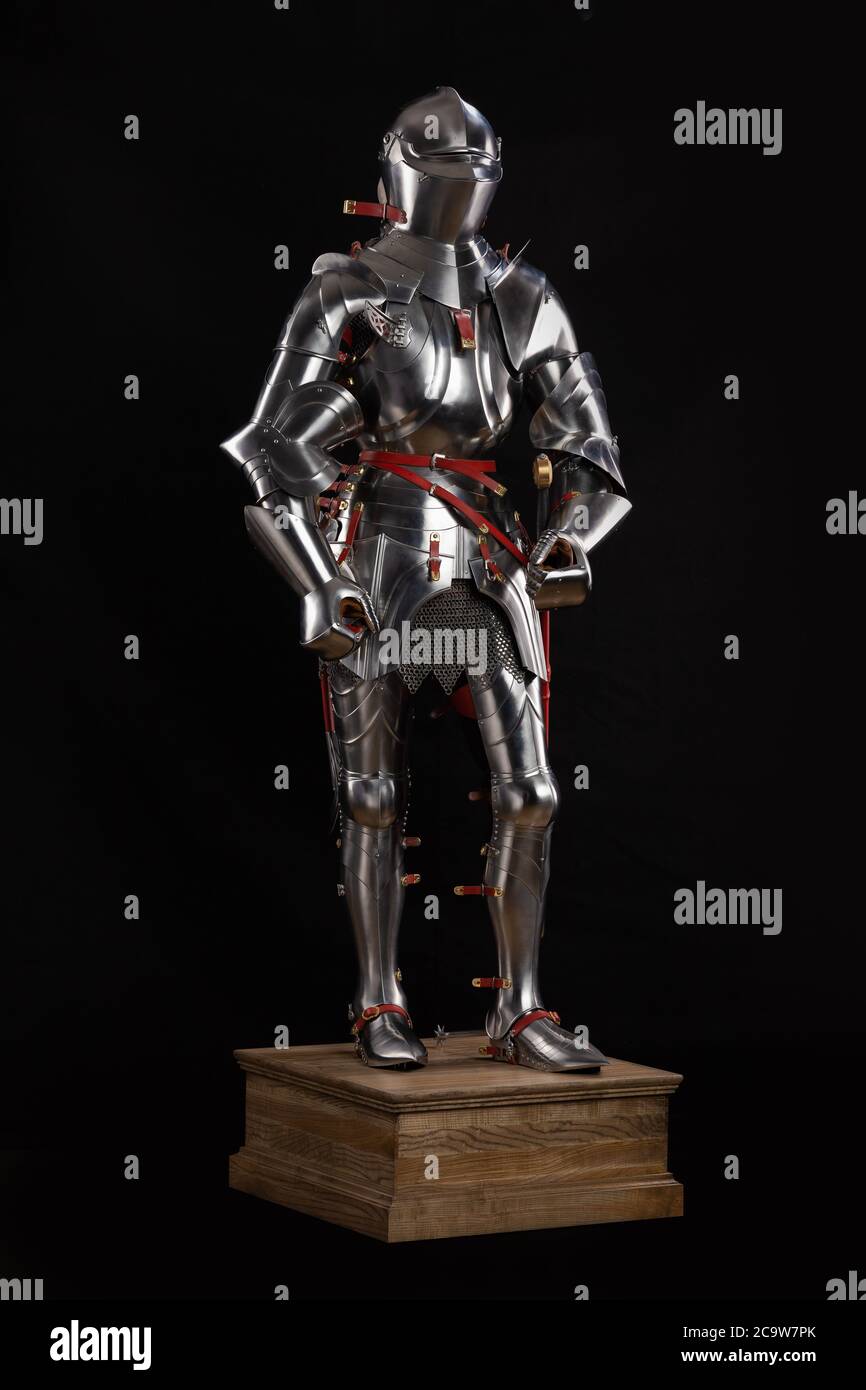 Mannequin man with a beard in a helmet and armor of a knight posing on ...