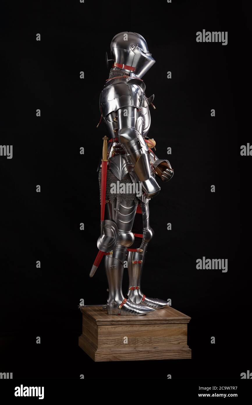 Mannequin man with a beard in a helmet and armor of a knight posing on ...