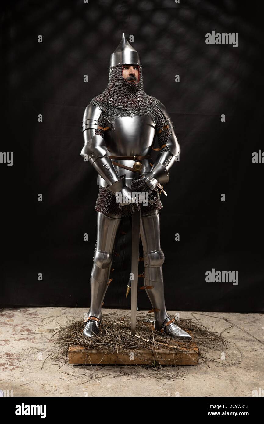 Mannequin man with a beard in a helmet and armor of a knight posing on ...