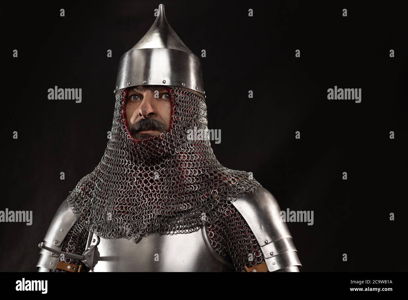 Mannequin man with a beard in a helmet and armor of a knight posing on ...