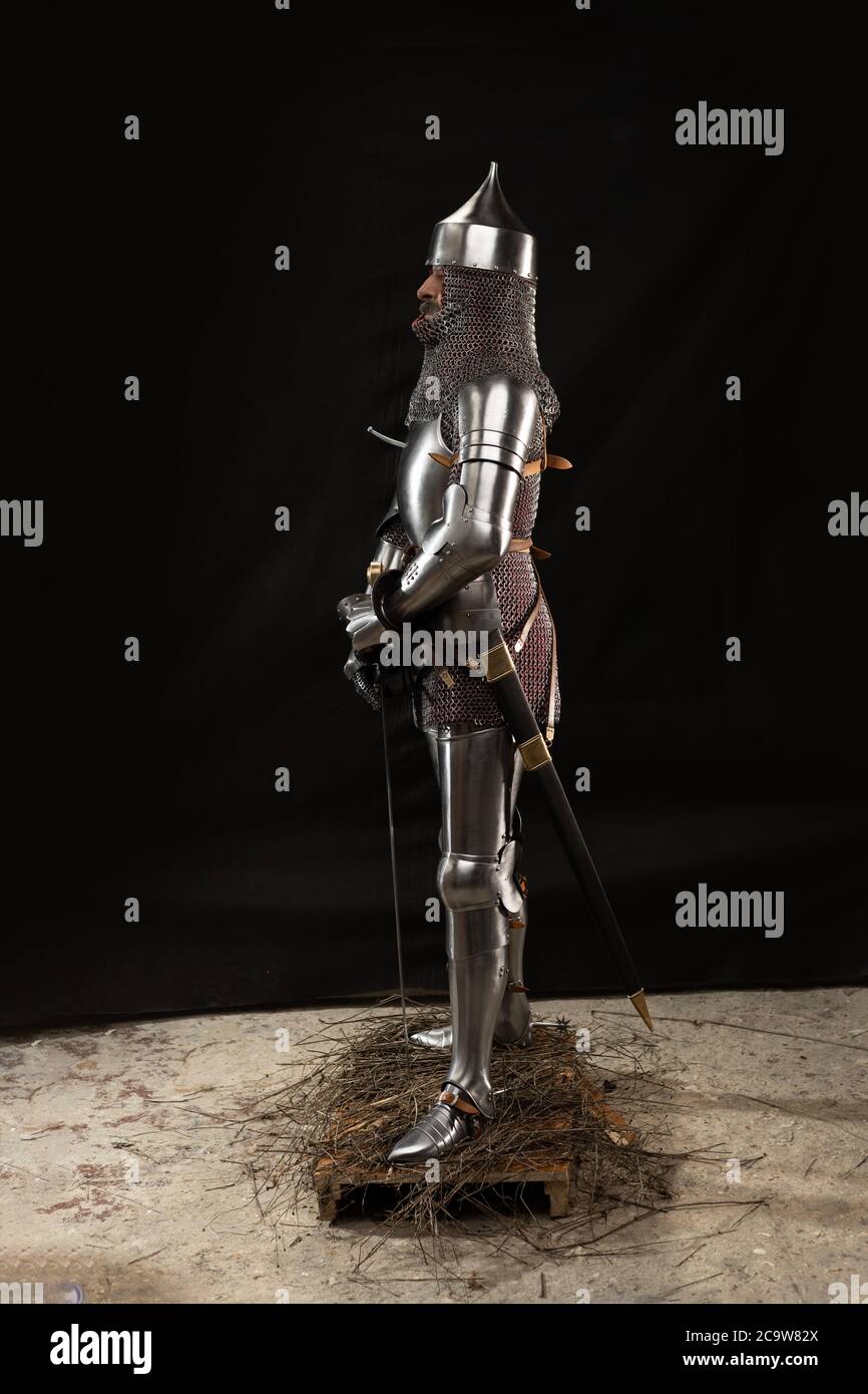 Mannequin man with a beard in a helmet and armor of a knight posing on ...