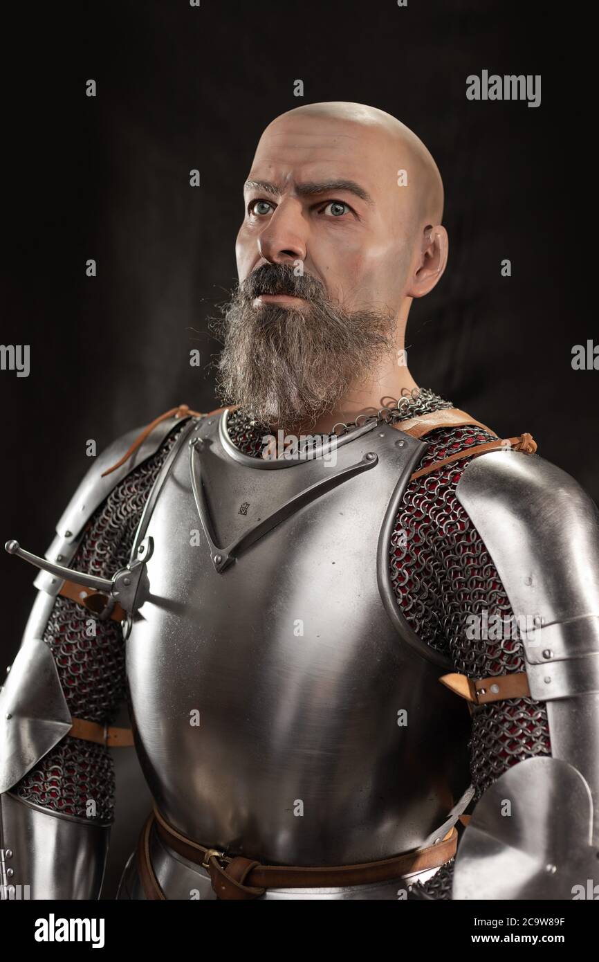 Mannequin man with a beard in a helmet and armor of a knight posing on ...