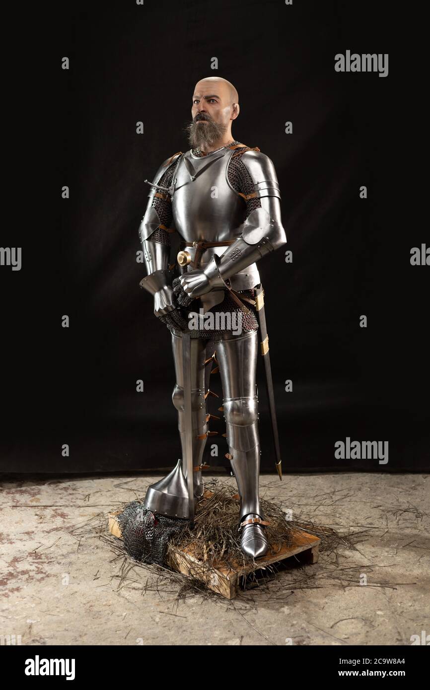 Mannequin man with a beard in a helmet and armor of a knight posing on ...