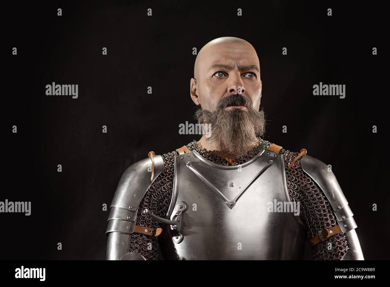 Mannequin man with a beard in a helmet and armor of a knight posing on ...