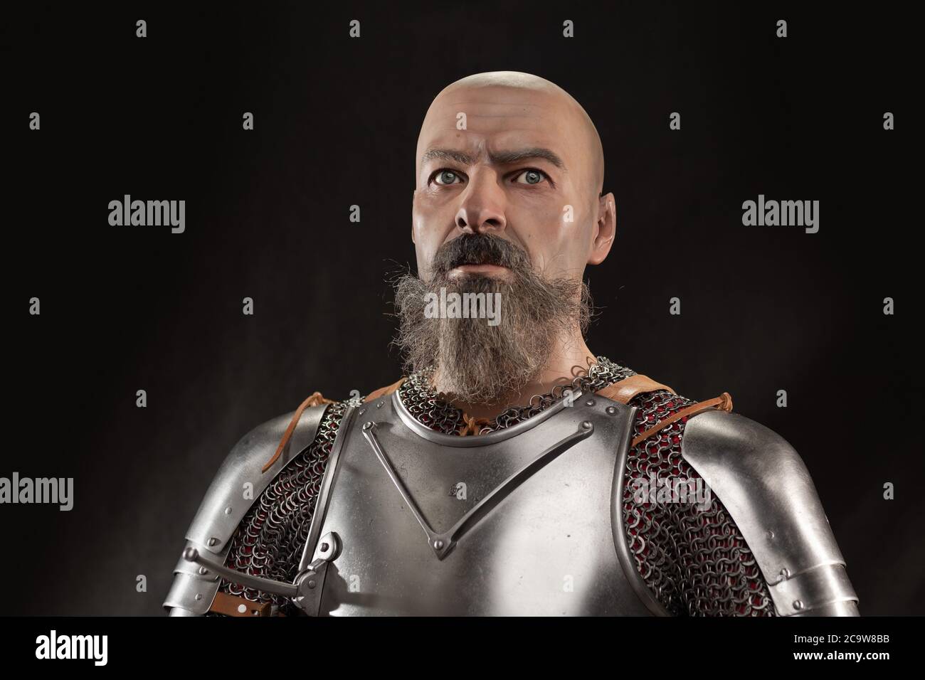 Mannequin man with a beard in a helmet and armor of a knight posing on ...