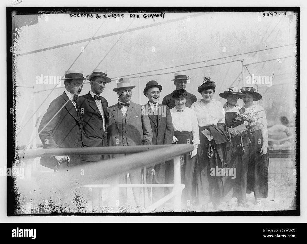 Old doctors paper hi-res stock photography and images - Alamy