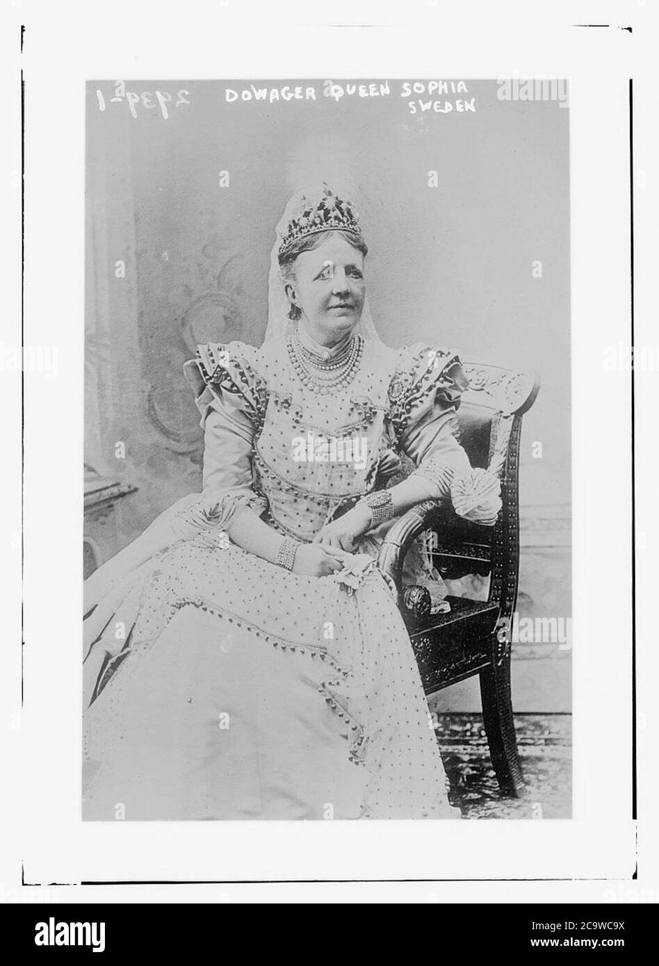 Queen black and white art Cut Out Stock Images & Pictures - Alamy